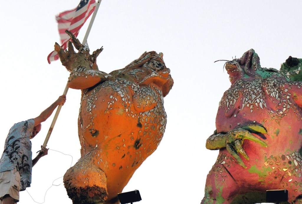 Tango Frogs Return - cravedfw