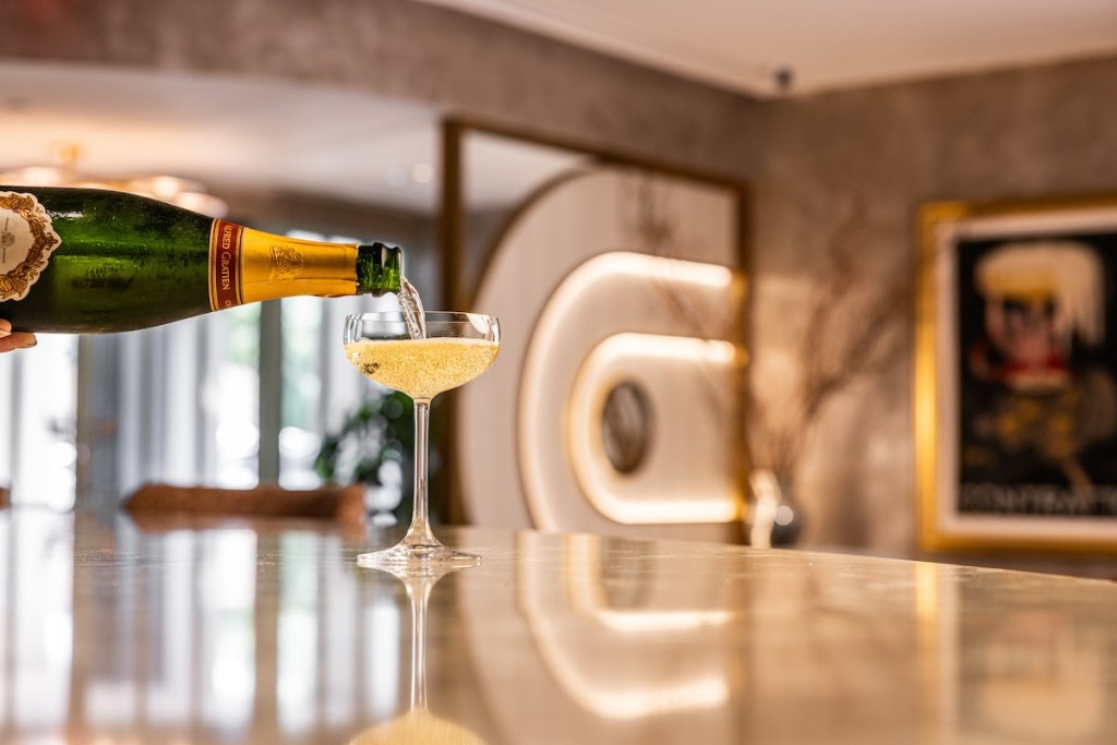 Coupes Champagne Bar for Brunch - cravedfw