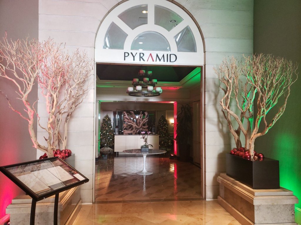 ‘Tis the Season for Delicious Holiday Dining: Celebrate Christmas at ...